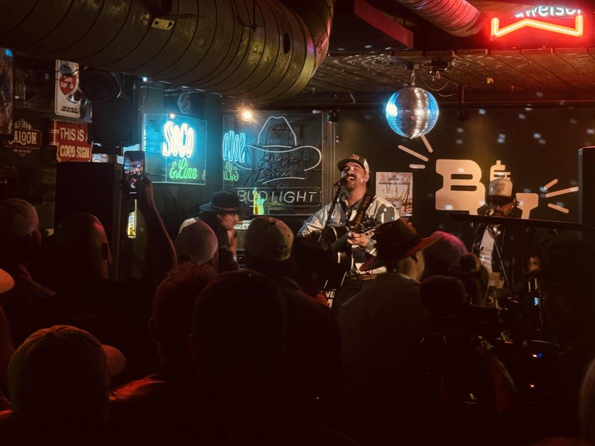 Un spectacle intime rempli d’amour pour célébrer la sortie du premier ...